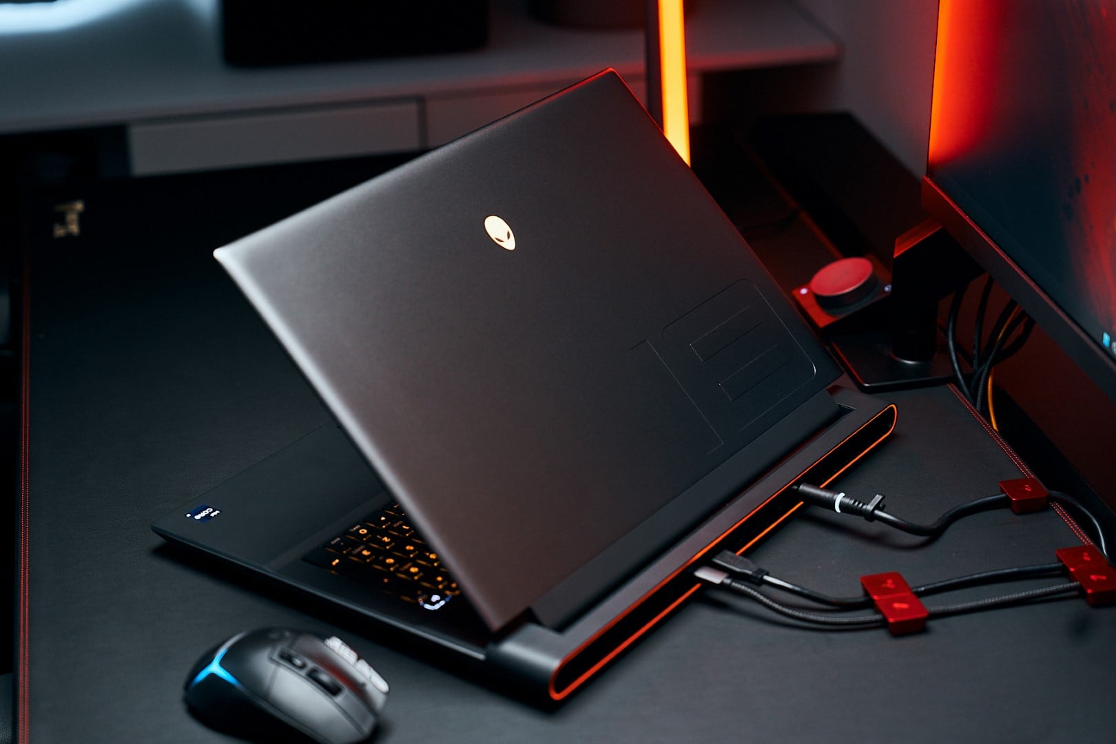 Estreia do desempenho da AMD Radeon RX 7900M: Análise do laptop ...