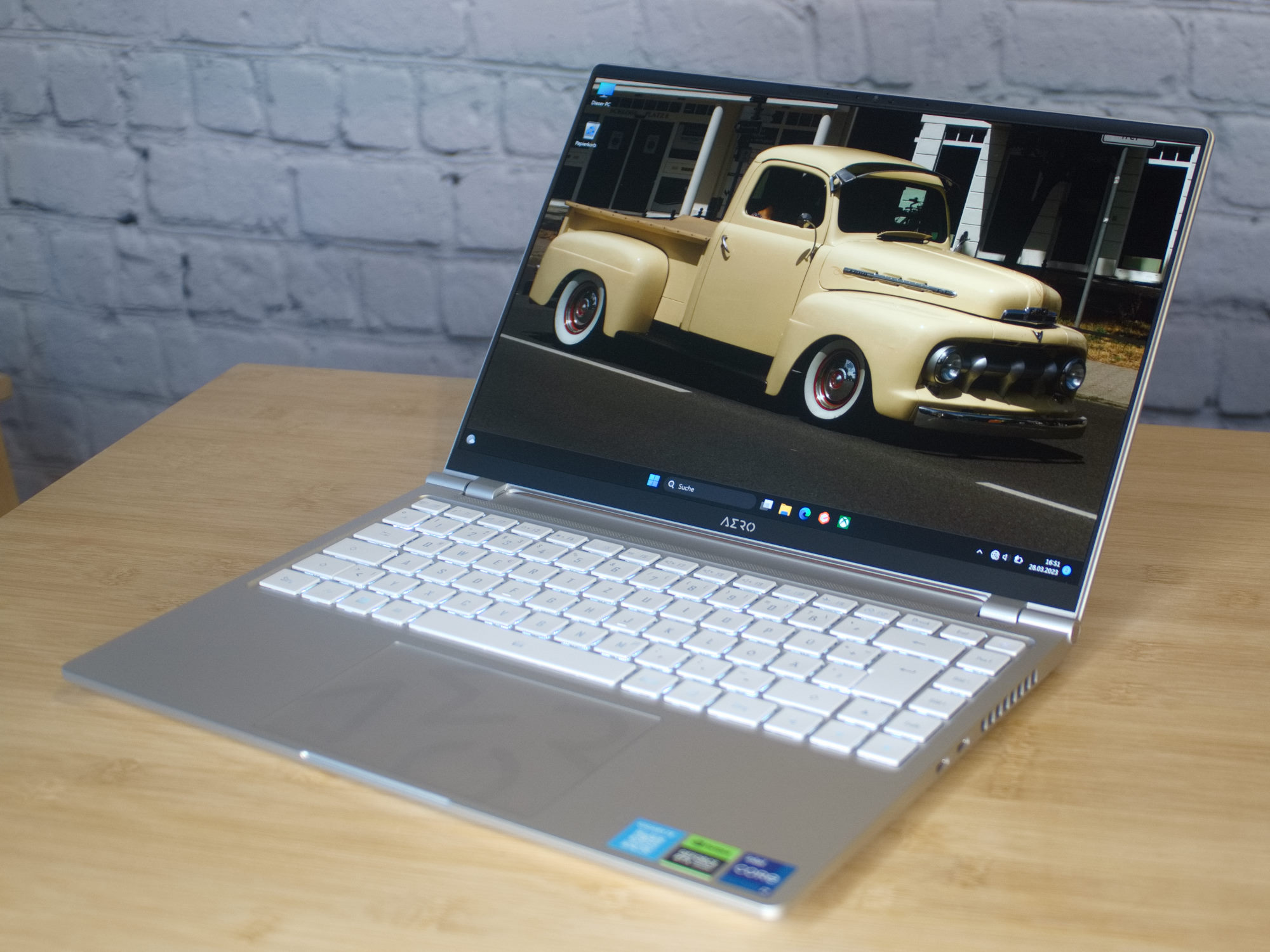 Análise do laptop Gigabyte Aero 14 OLED BMF: Notebook de estúdio ...