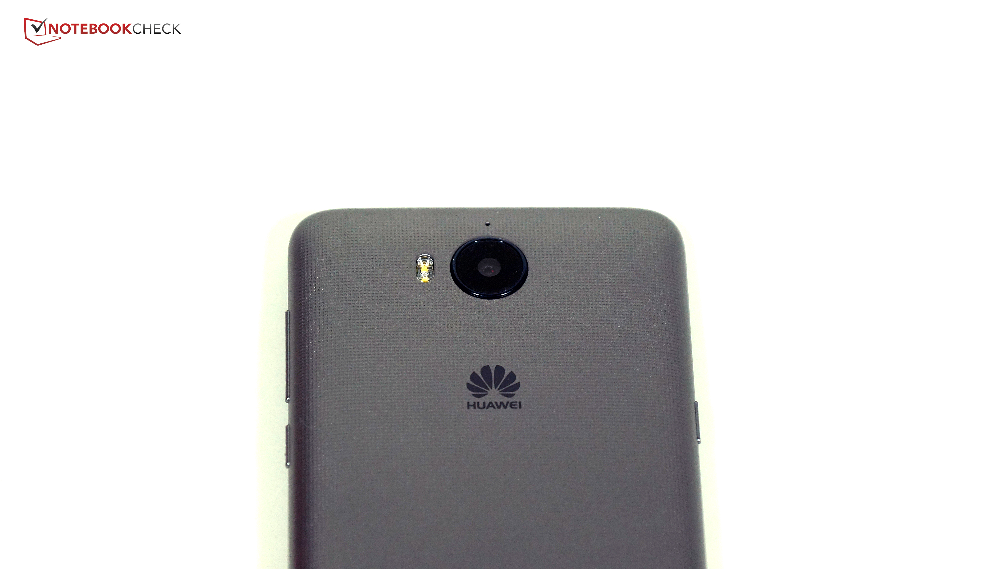 Breve Análise do Smartphone Huawei Y6 2017 - Notebookcheck.info