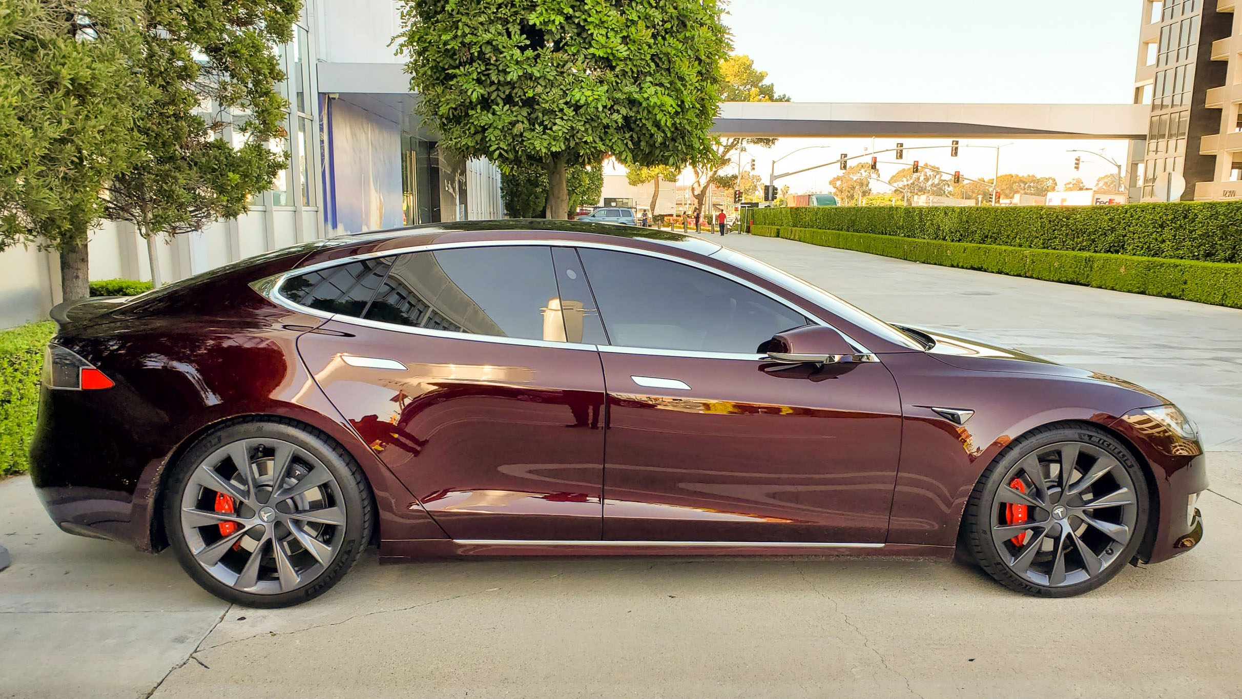 O Elon Musk dá finalmente novas dicas de cores Tesla, um complexo ...