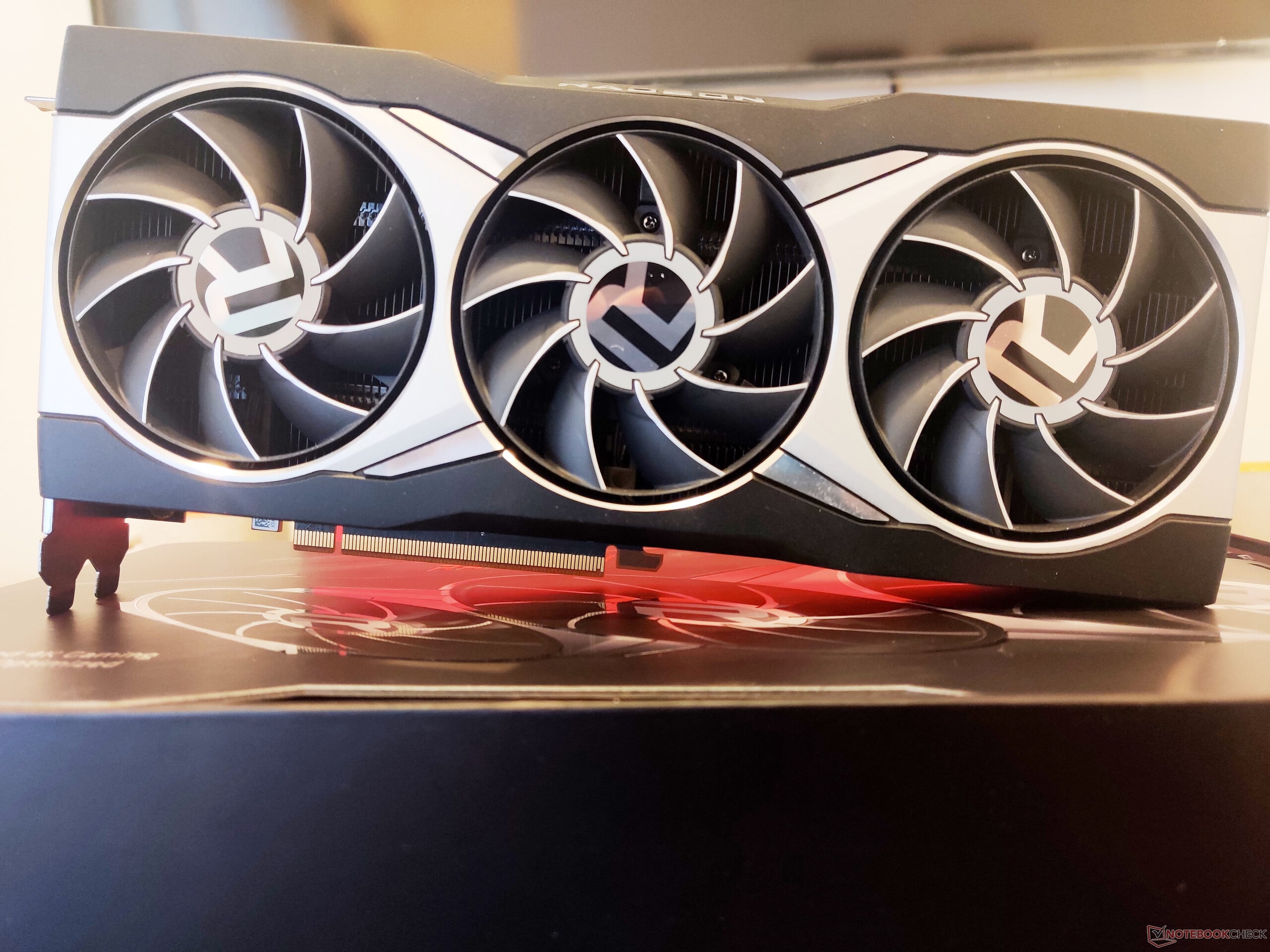 Especificações da AMD Radeon RX 7800 XT reveladas por uma listagem ...