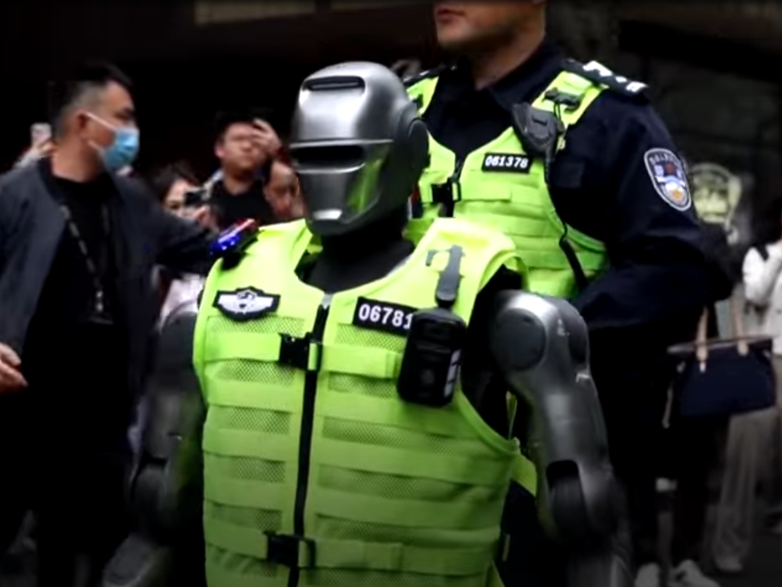 RoboCop da vida real - robô humanoide implantado para a polícia na ...