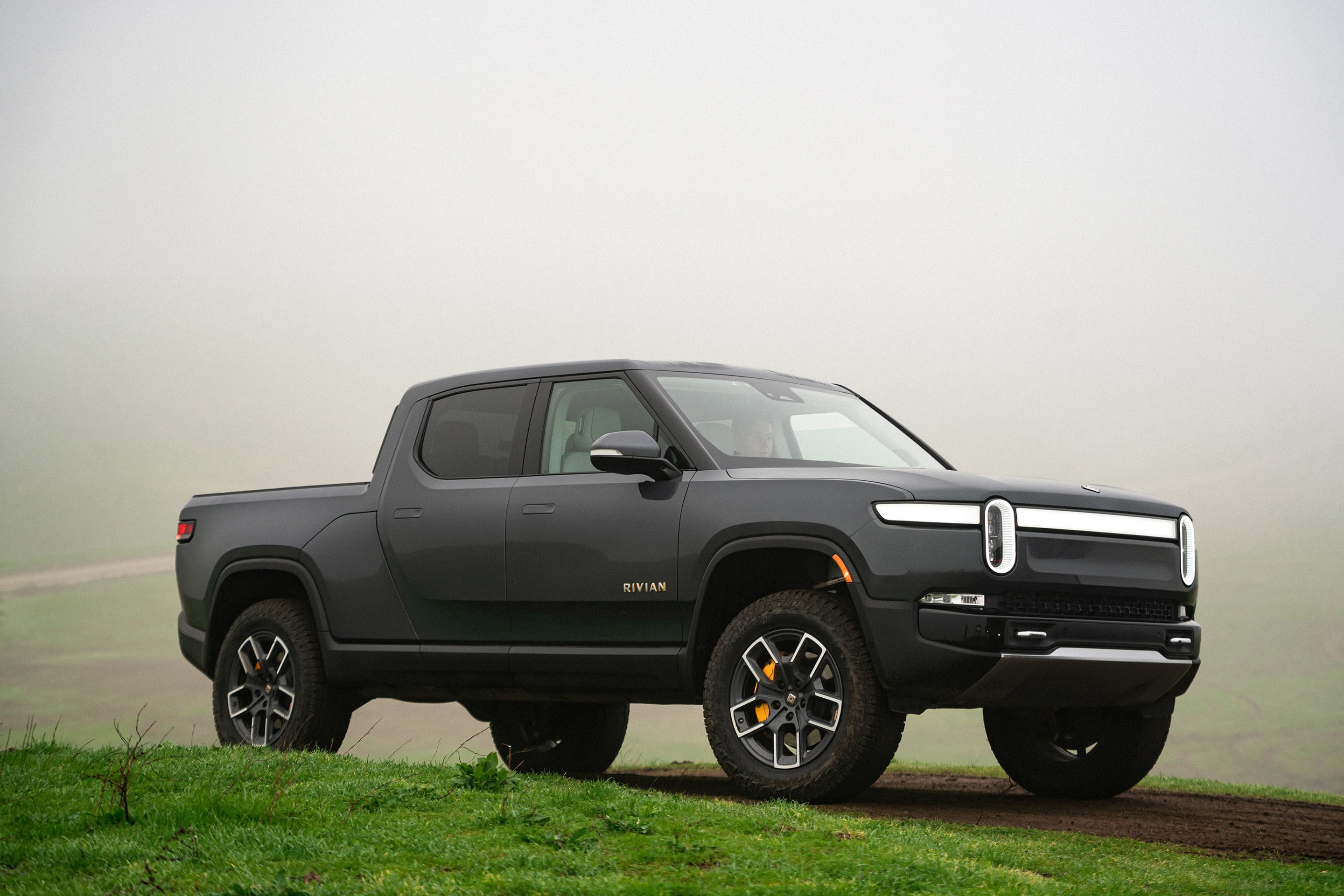 Mais quedas de preços de EV: A Rivian reduz as tarifas do R1S e do R1T ...