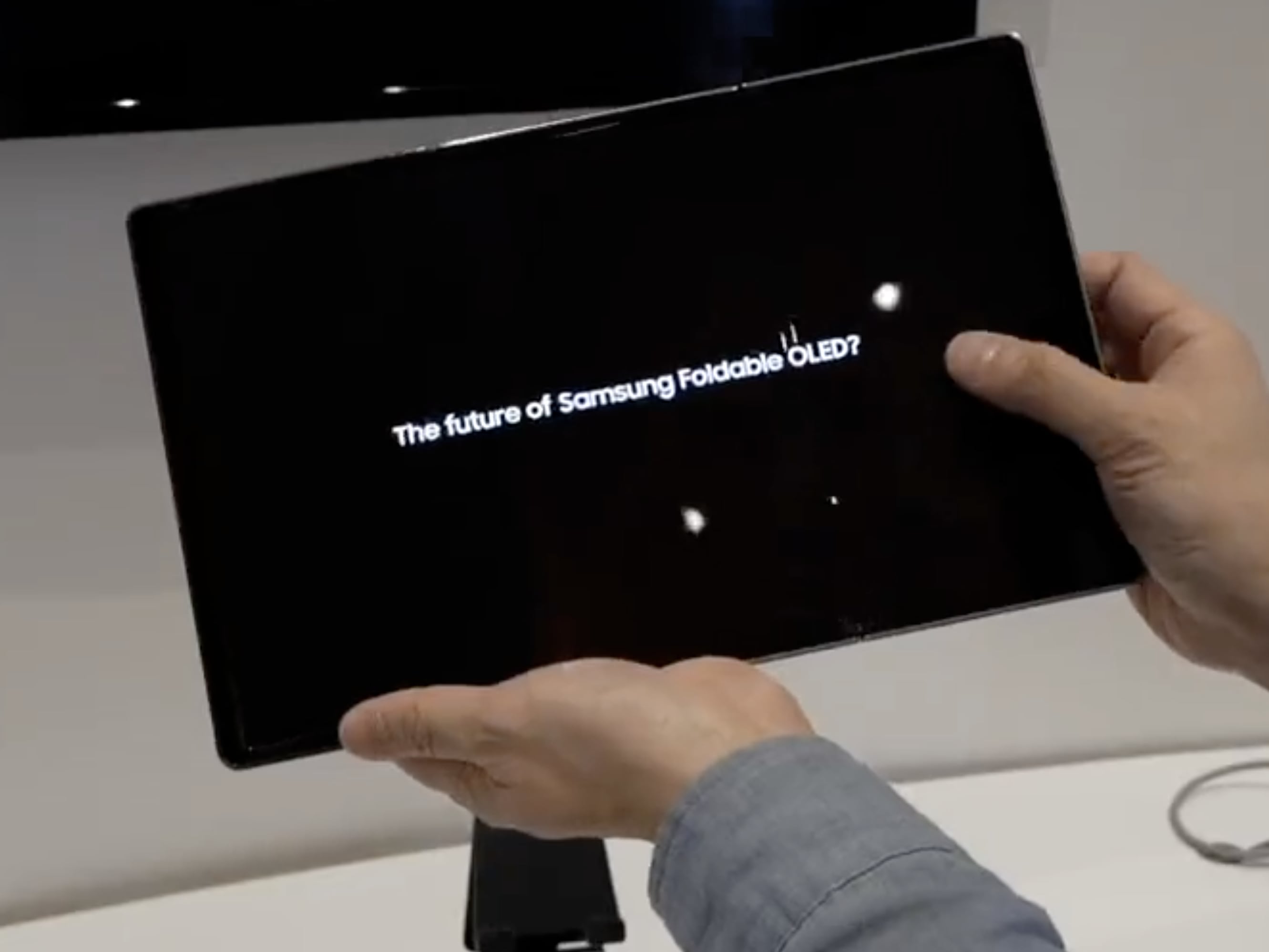 O primeiro smartphone triplo da Samsung pode ser lançado muito antes do ...