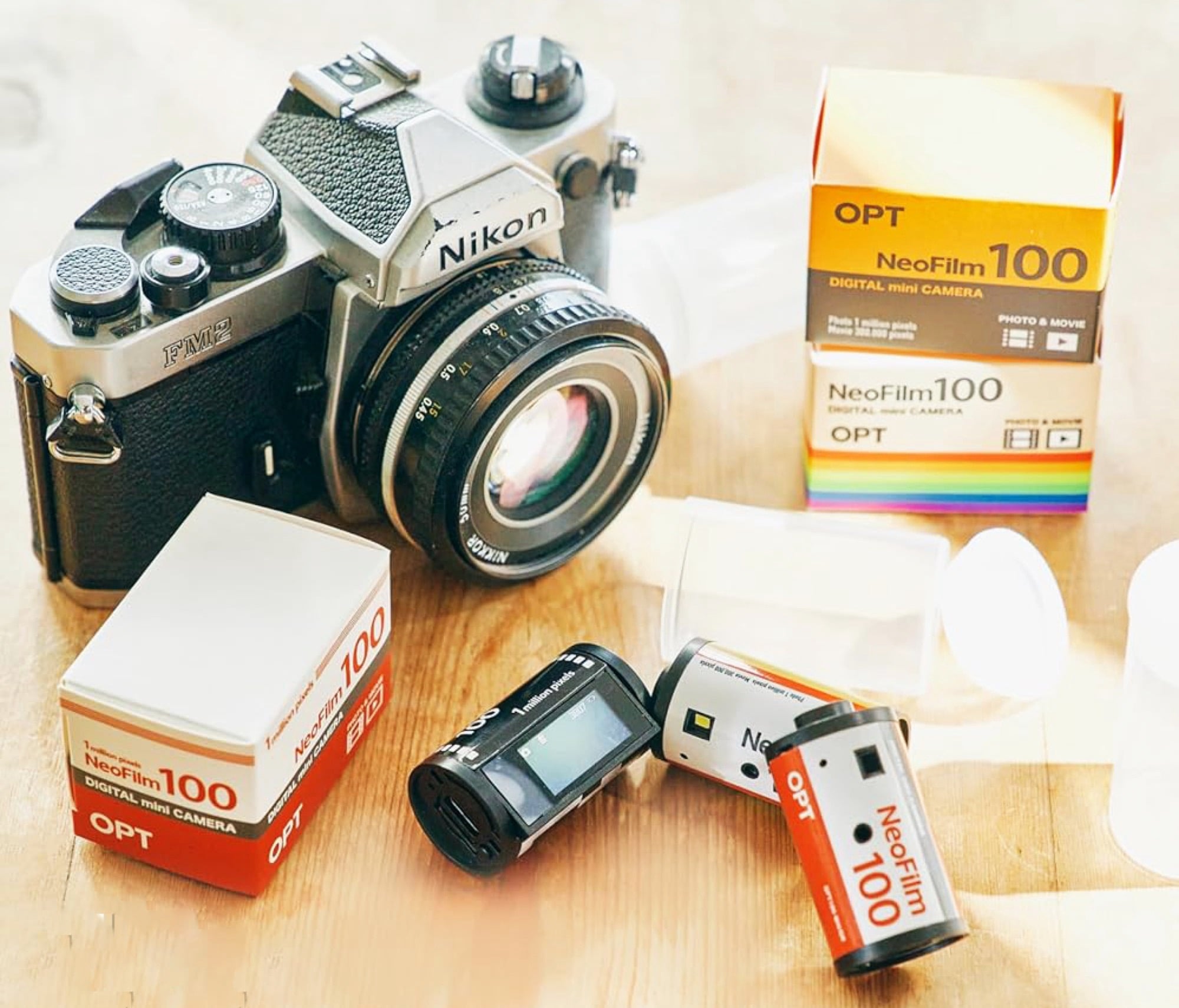 A OPT100 NeoFilm inclui uma câmera compacta em um formato de rolo de ...