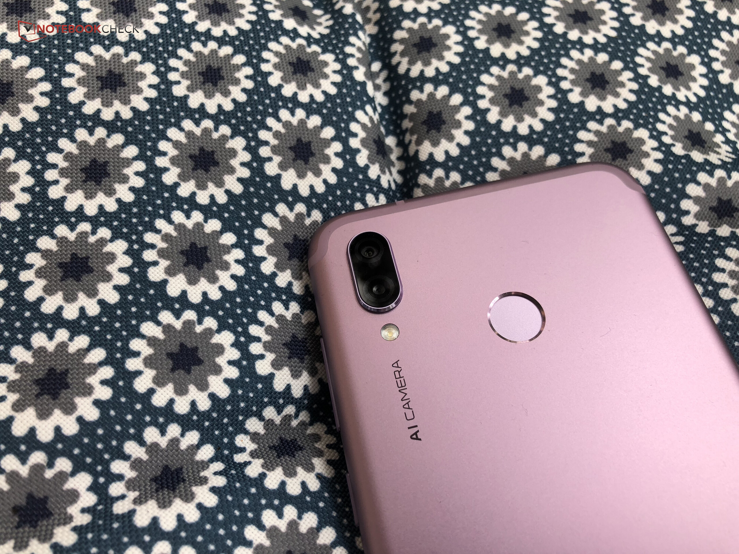 Breve Análise do Smartphone Honor Play - Notebookcheck.info