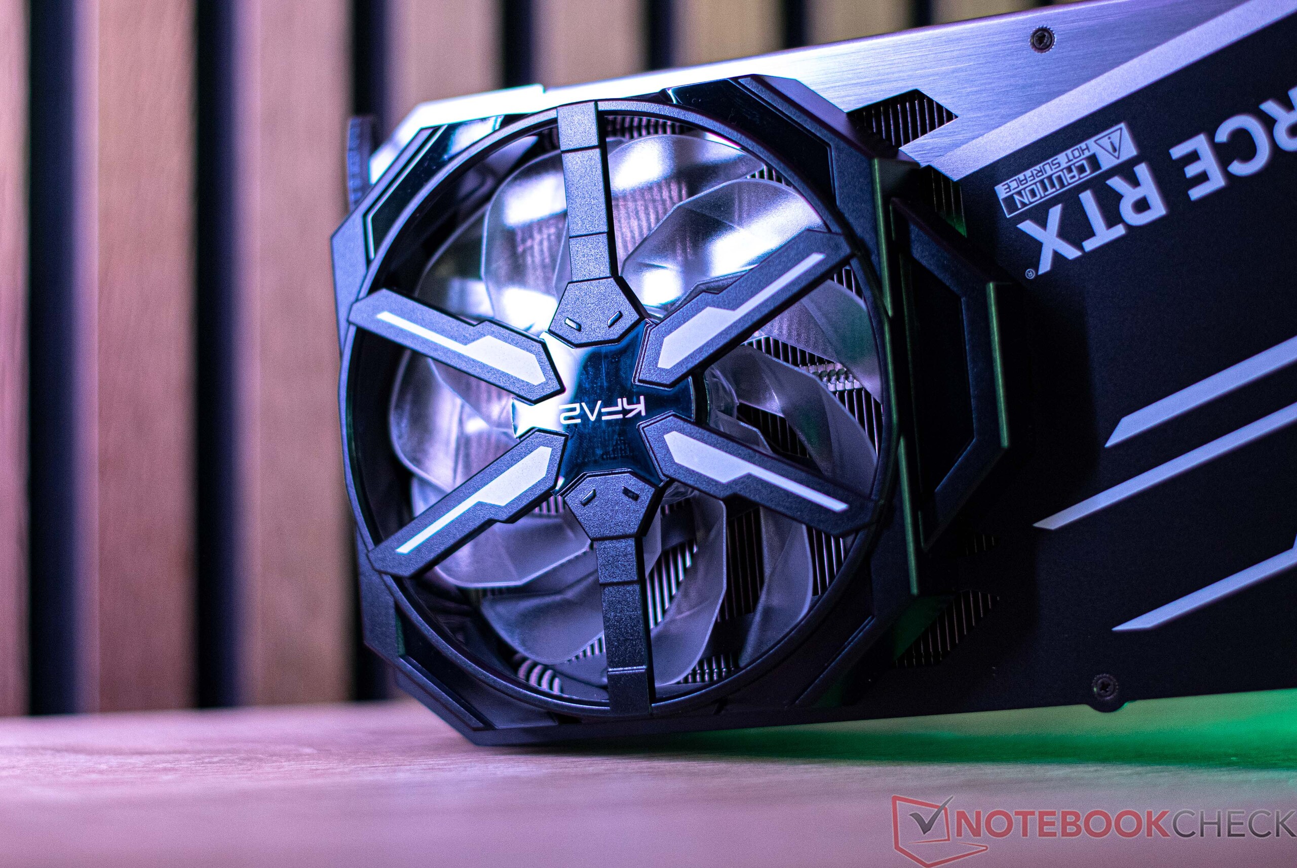 KFA2 GeForce RTX 4080 Super SG review: a enorme placa de vídeo para ...