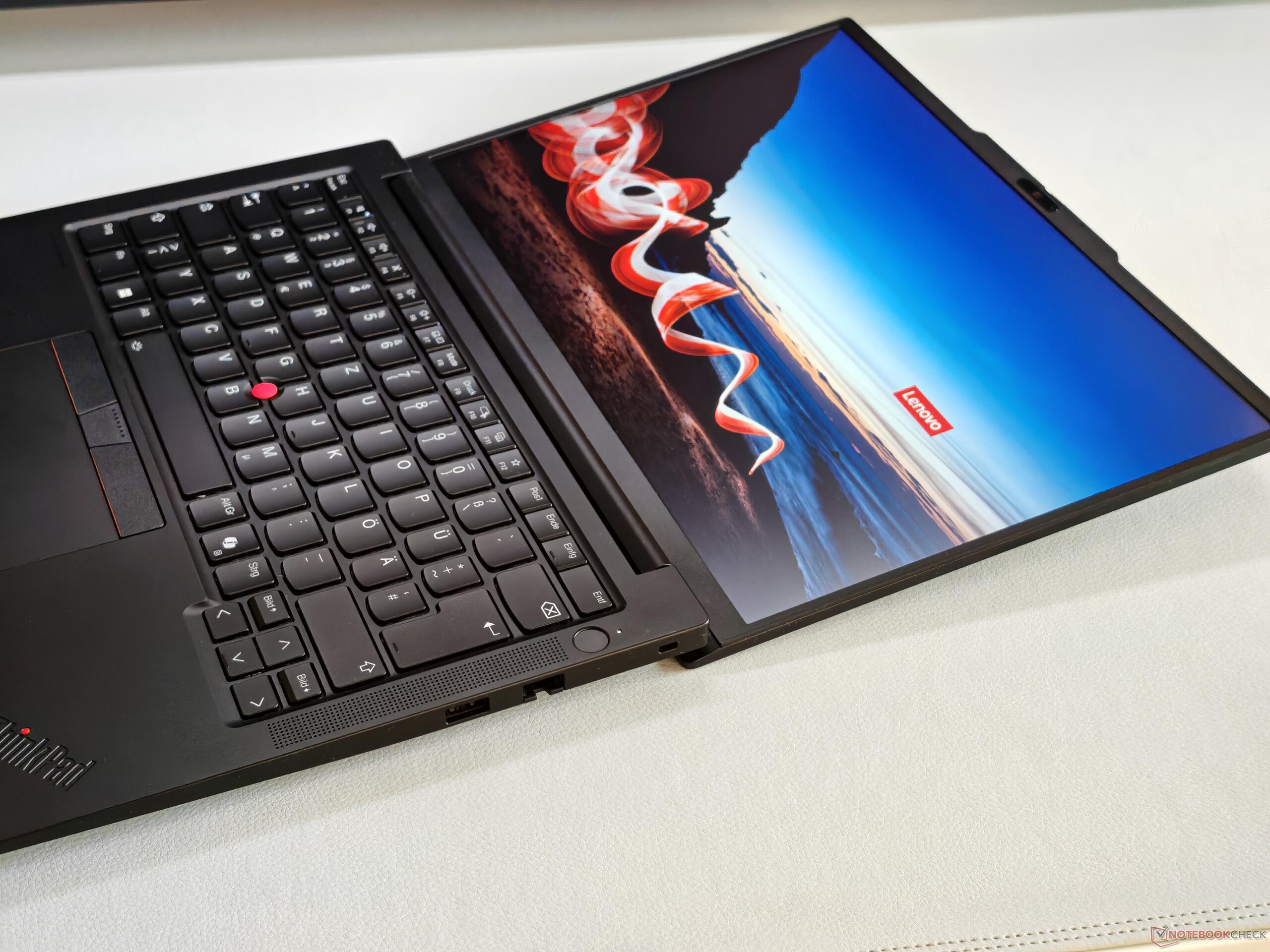 Análise do Lenovo ThinkPad E14 Gen 7 - O Lunar Lake oferece maior ...